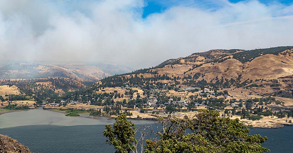 Town of Lyle forced to evacuate due to fire in National Scenic Area ...